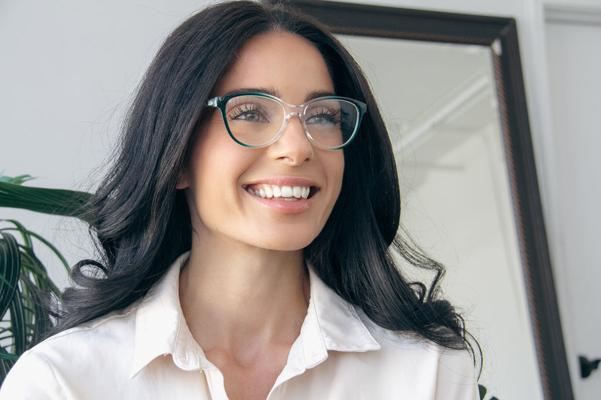 Feminine, Cat-Eye Readers in a two-tone pattern / 54412 French Lady