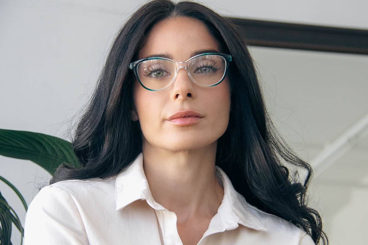 Feminine, Cat-Eye Readers in a two-tone pattern / 54412 French Lady